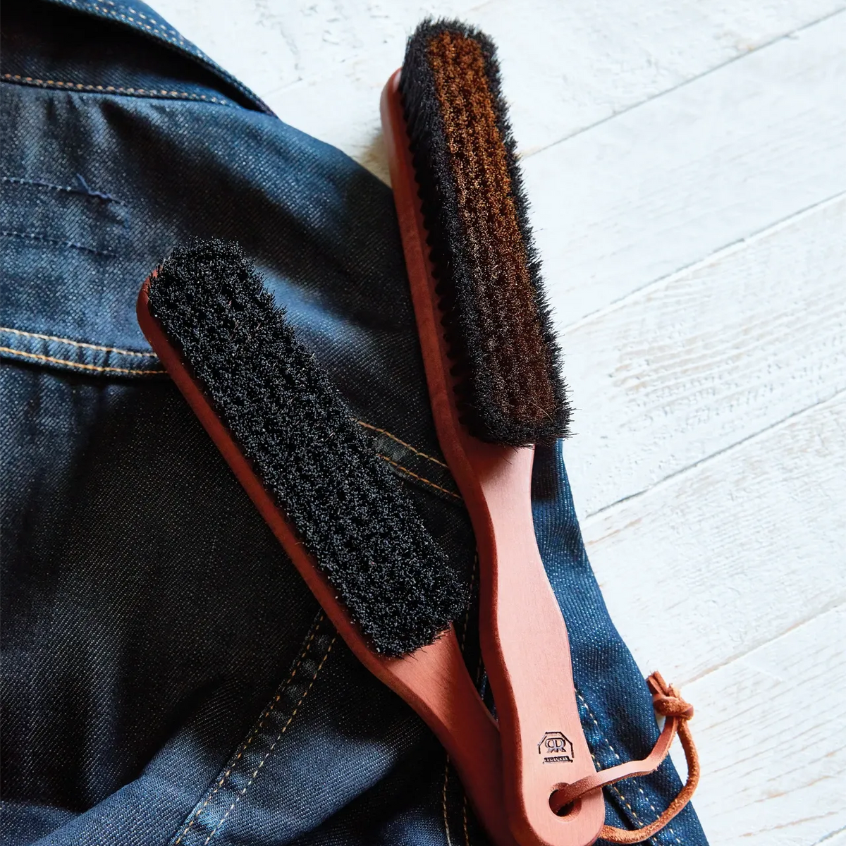 Clothes and Fabric Brush w. Handle – Best Brushes